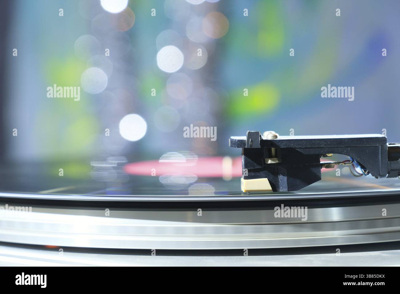 Vinyl record player, bright lights disco-bokeh Stock Photo - Alamy