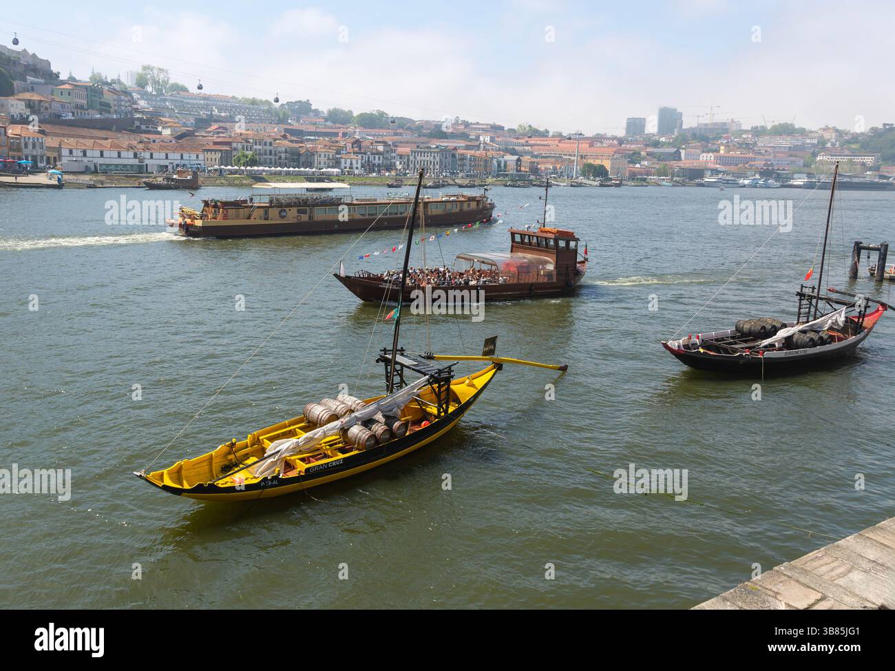 Tour boats including traditional rabelo boats, River Douro, Ribeira ...