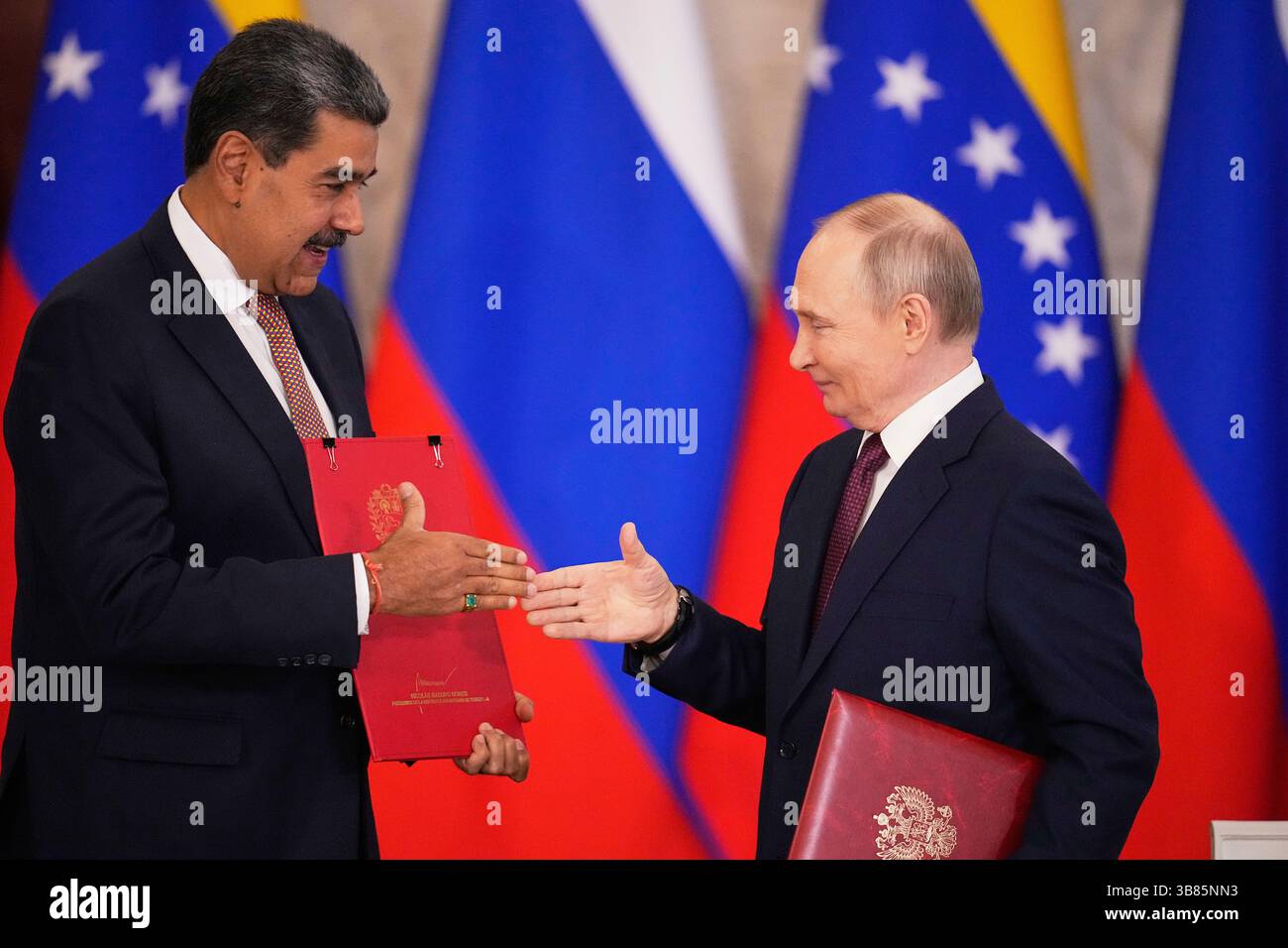 Russian President Vladimir Putin, right, and Venezuelan President ...