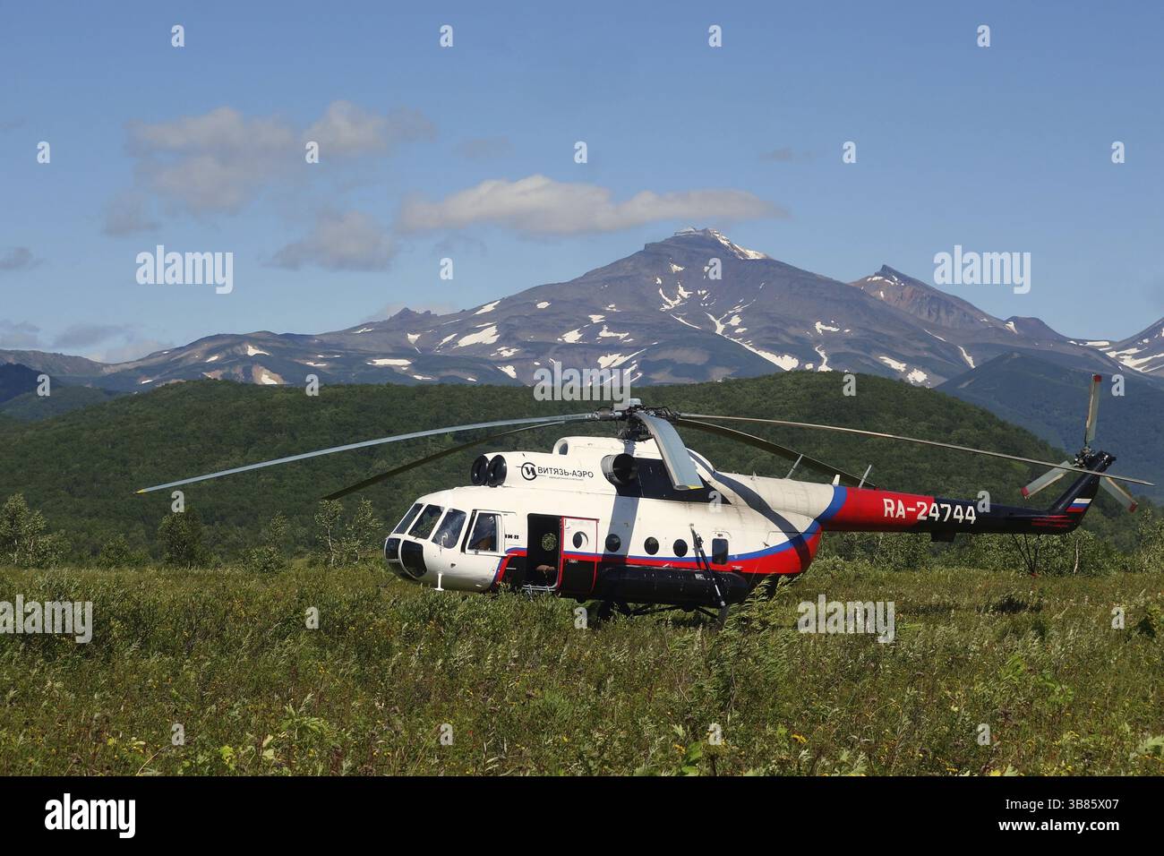An exciting summer hike in Kamchatka, in the camp of volcanoes and ...
