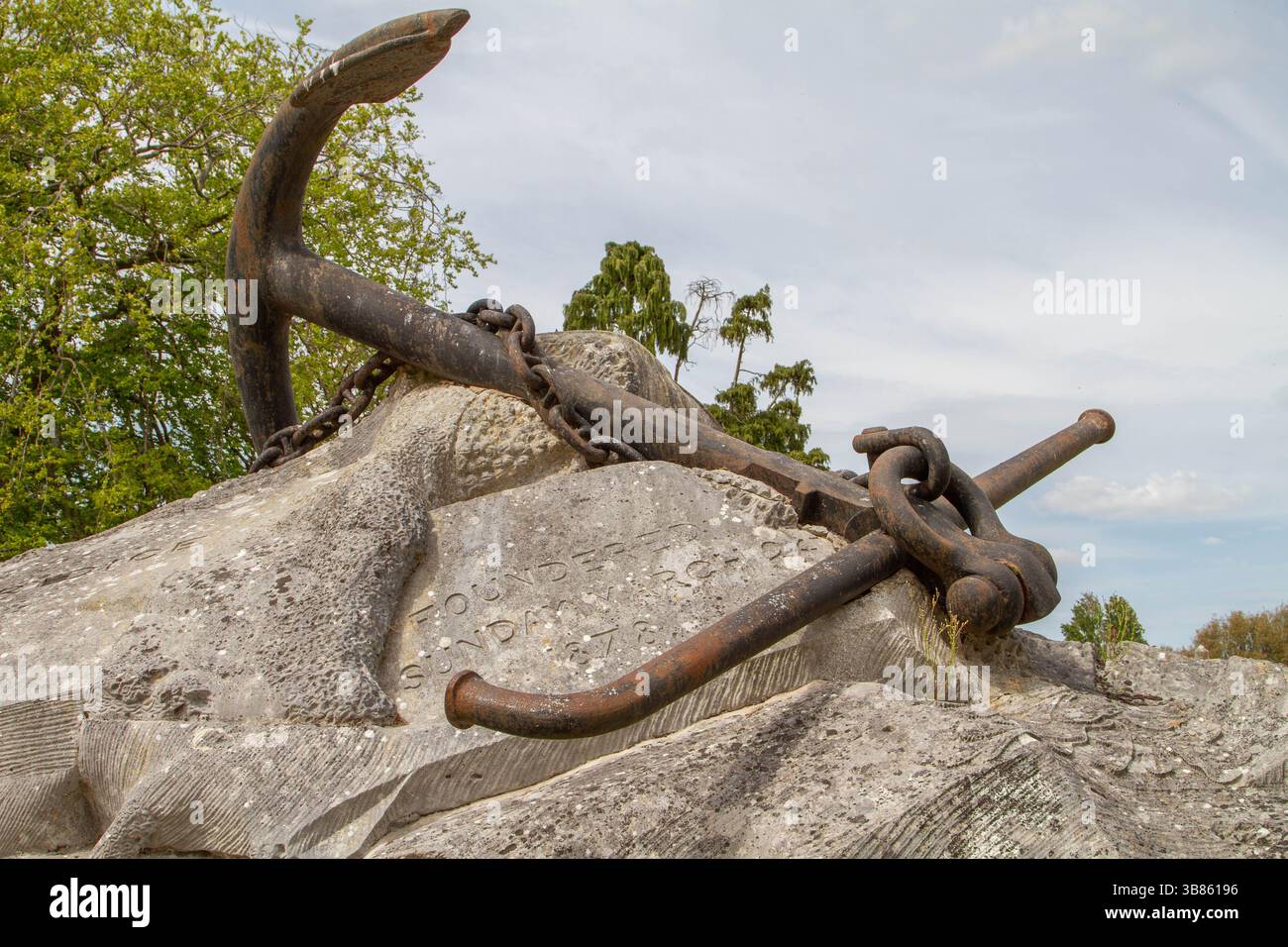 Anchor memorial to those lost at sea, Clayhill Naval Cemetery ...