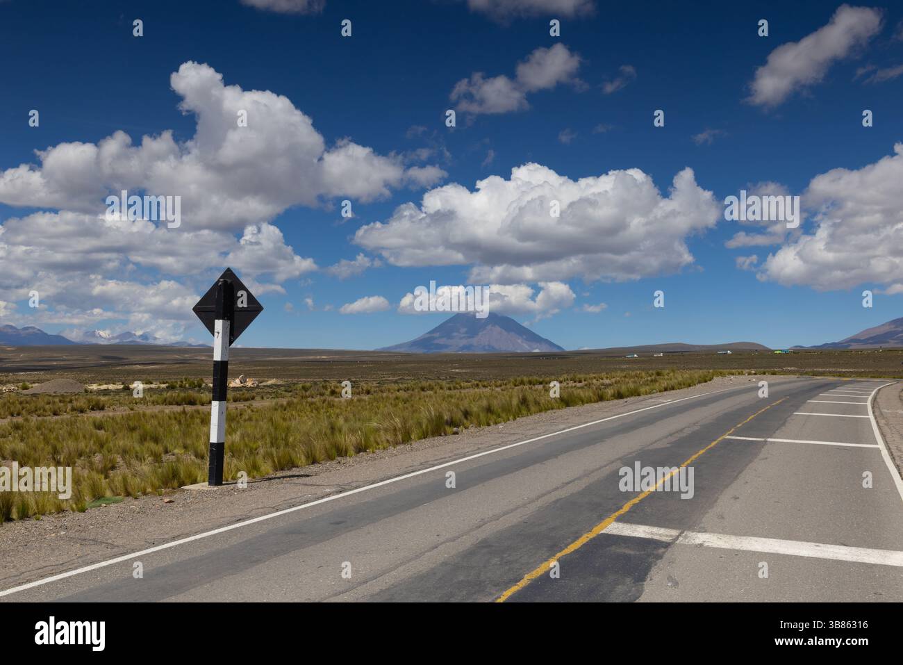 On the way across the Altiplano, Peru Stock Photo - Alamy
