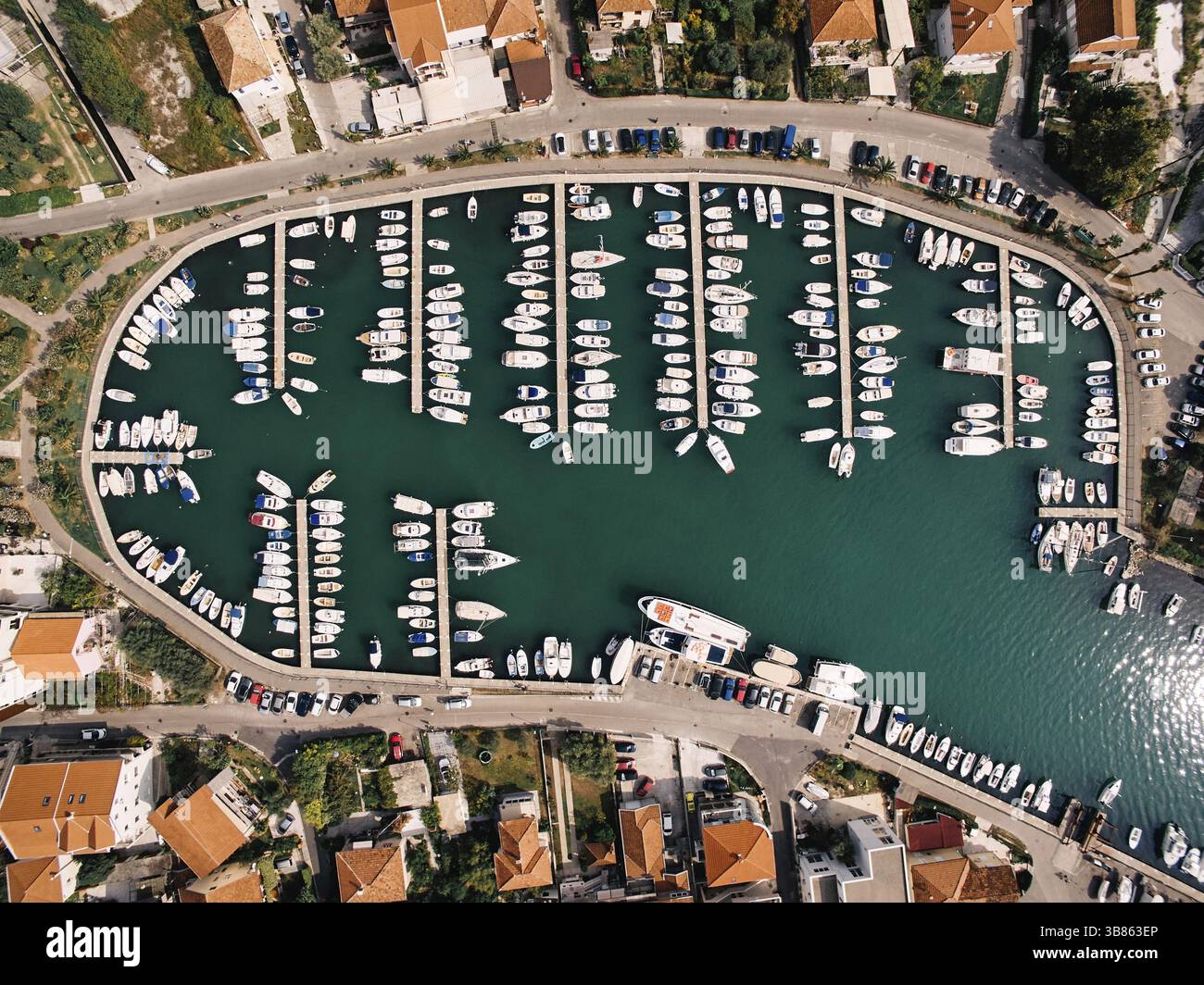 Overhead view yacht tied up hi-res stock photography and images - Alamy