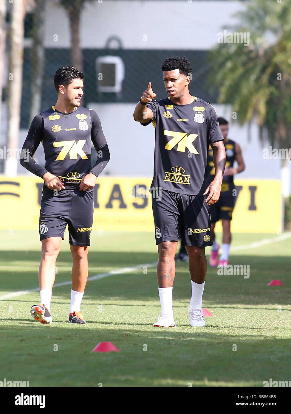 SP - SANTOS - 07/05/2025 - SANTOS, TRAINING - Gil, Santos player during ...