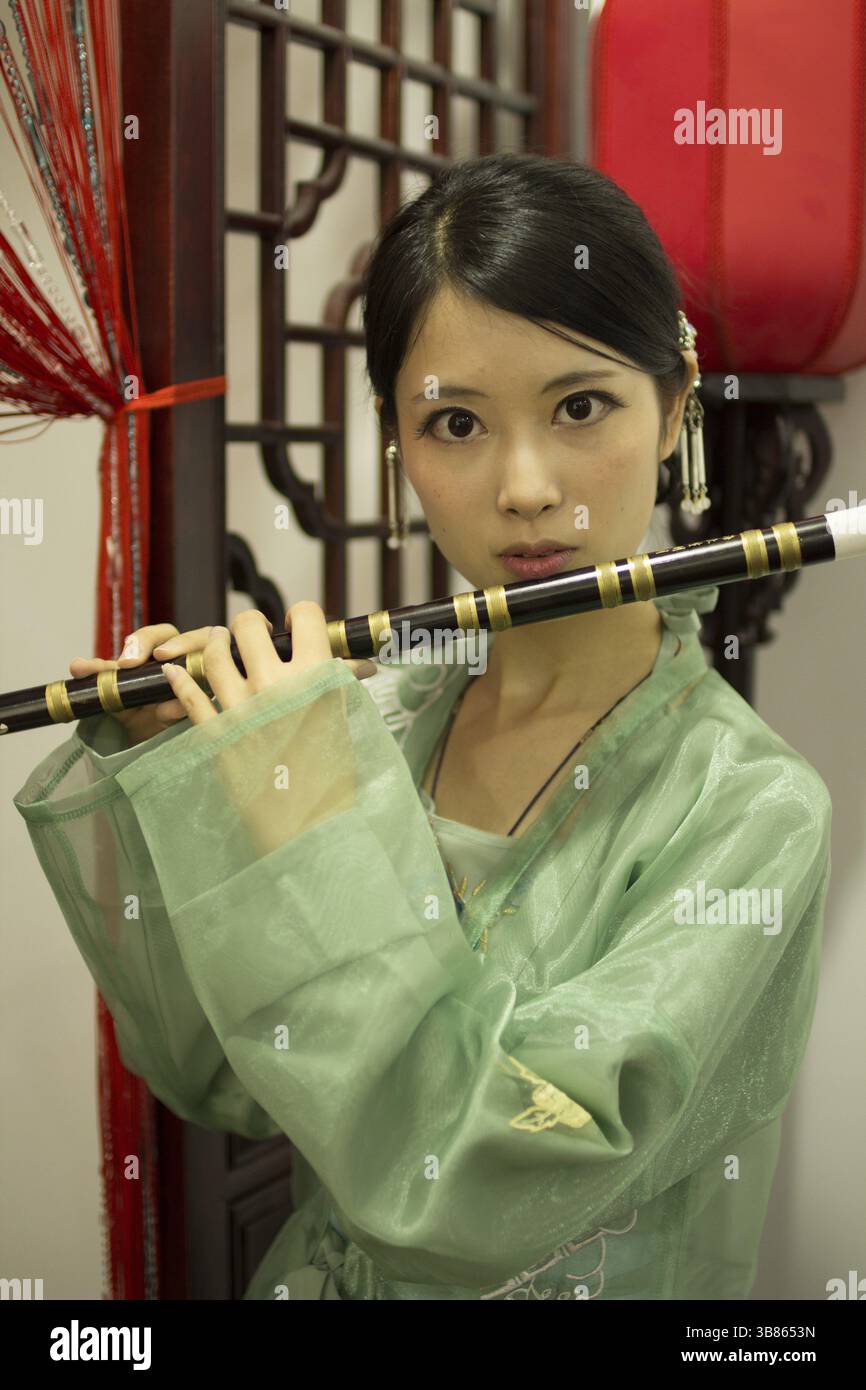Chinese virtuoso hi-res stock photography and images - Alamy
