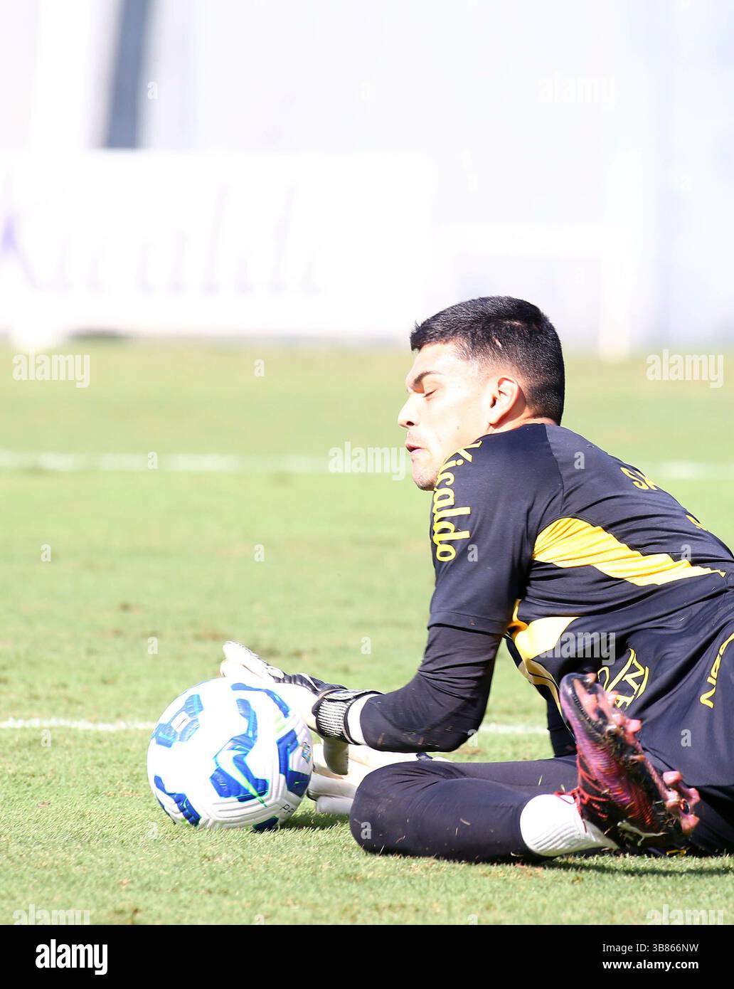 SP - SANTOS - 07/05/2025 - SANTOS, TRAINING - Gabriel Brasao, Santos ...