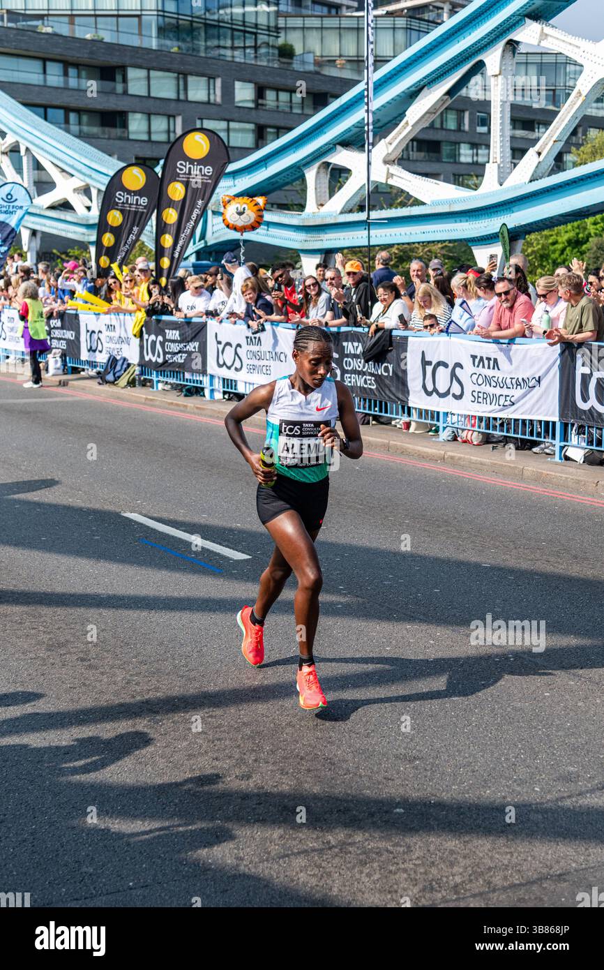 Ethiopian women's elite runner Habitem Alemu running the London ...