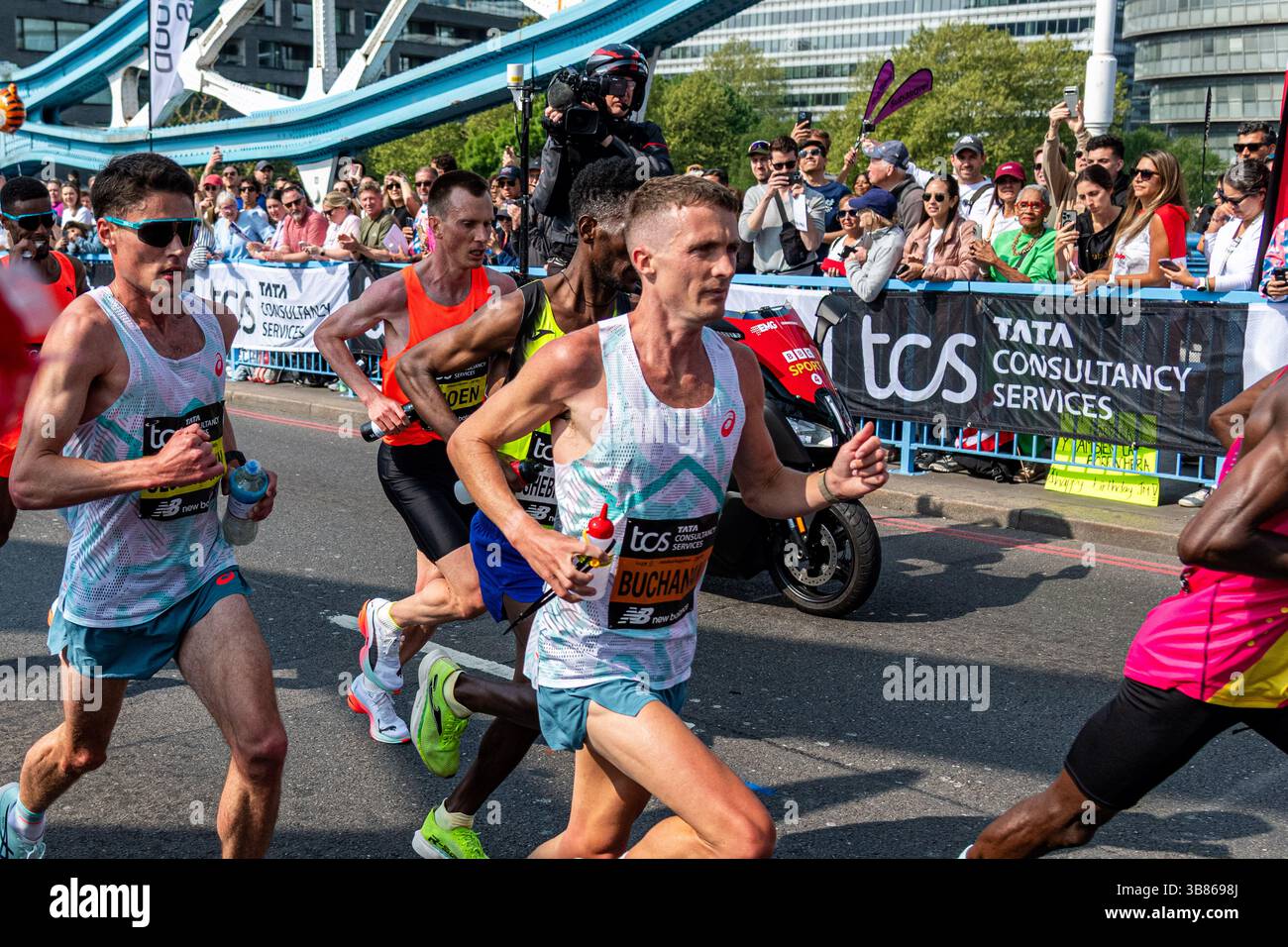 Australian elite runner Andy Buchanan running the London Marathon 2025 ...