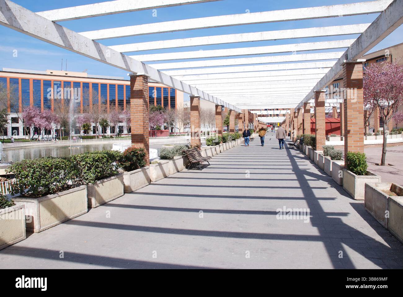 Pergola moderna hi-res stock photography and images - Alamy