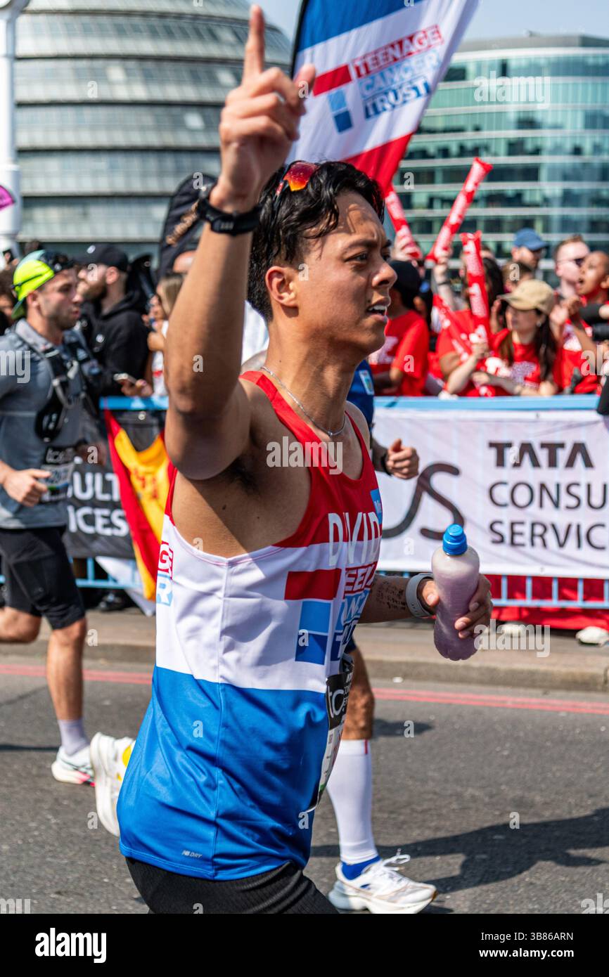 Runners running at the London Marathon 2025 for Teenage Cancer Trust ...
