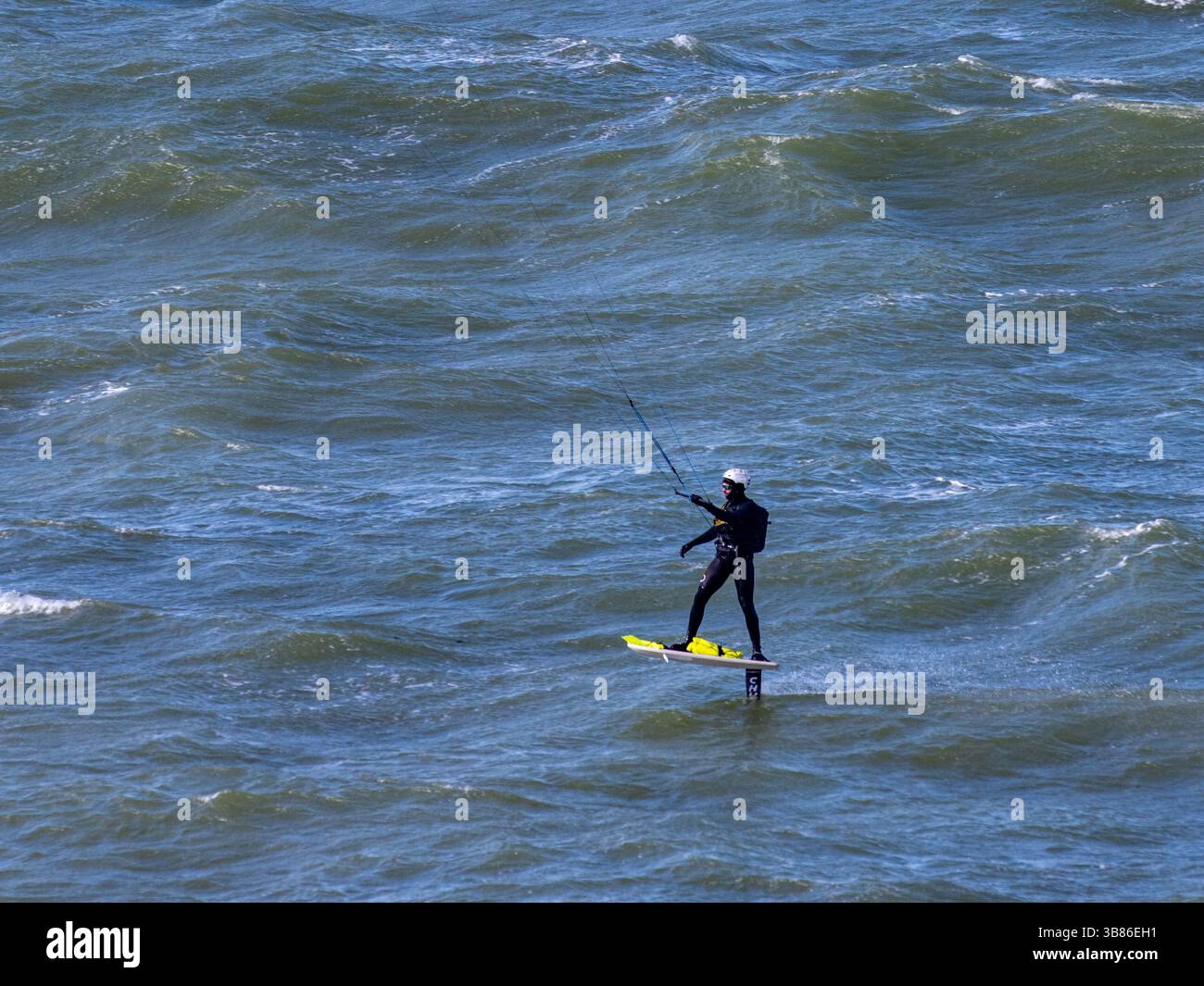 Wing foil, Surfing the English Channel between the two Capes in Pas-de ...