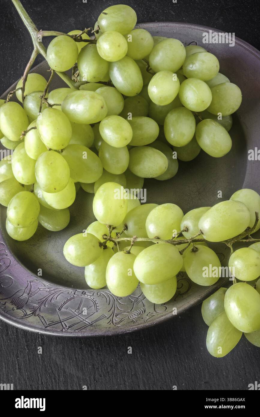 Grape variety Thompson seedless Stock Photo - Alamy