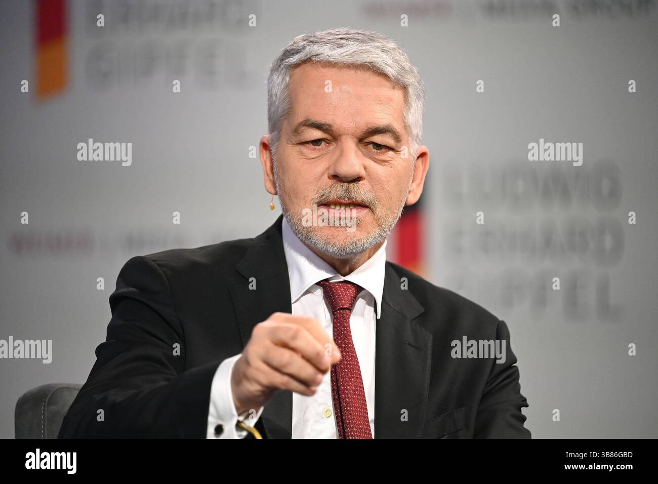 Prof.Dr. Carlo MASALA Professor fuer Internationale Politik an der ...