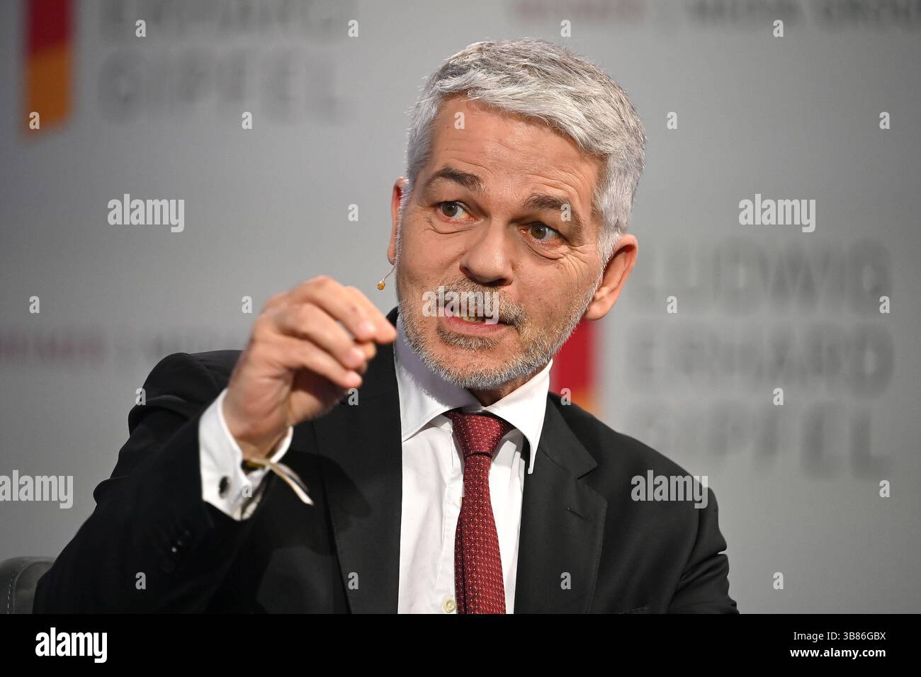 Prof.Dr. Carlo MASALA Professor fuer Internationale Politik an der ...