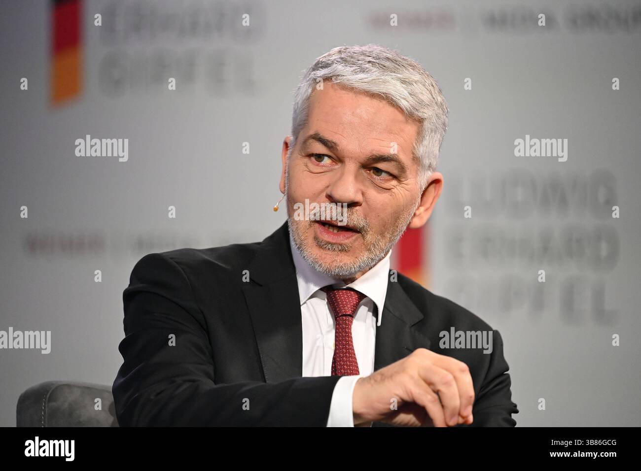 Prof.Dr. Carlo MASALA Professor fuer Internationale Politik an der ...