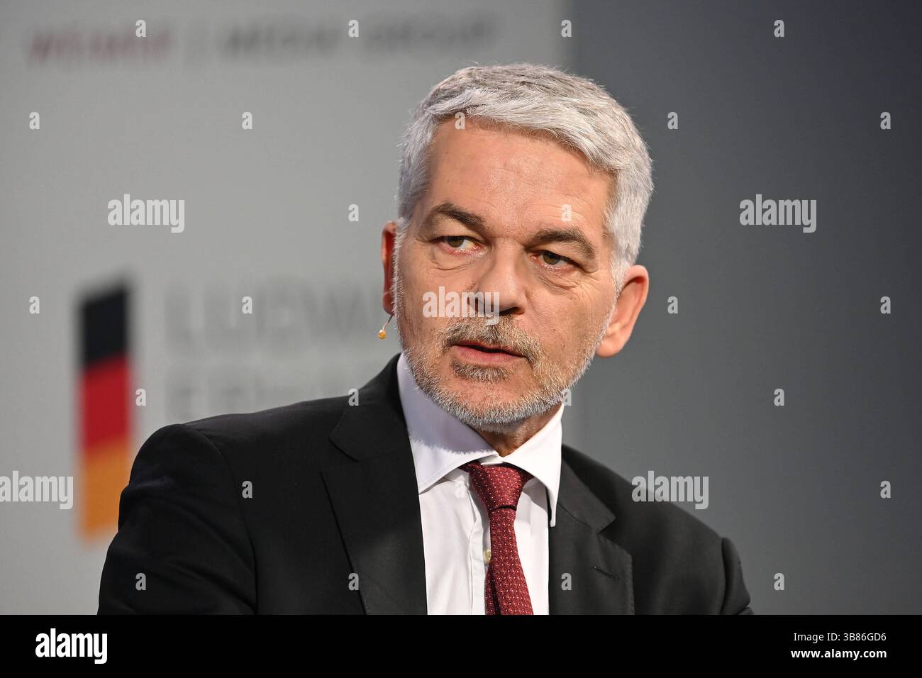 Prof.Dr. Carlo MASALA Professor fuer Internationale Politik an der ...