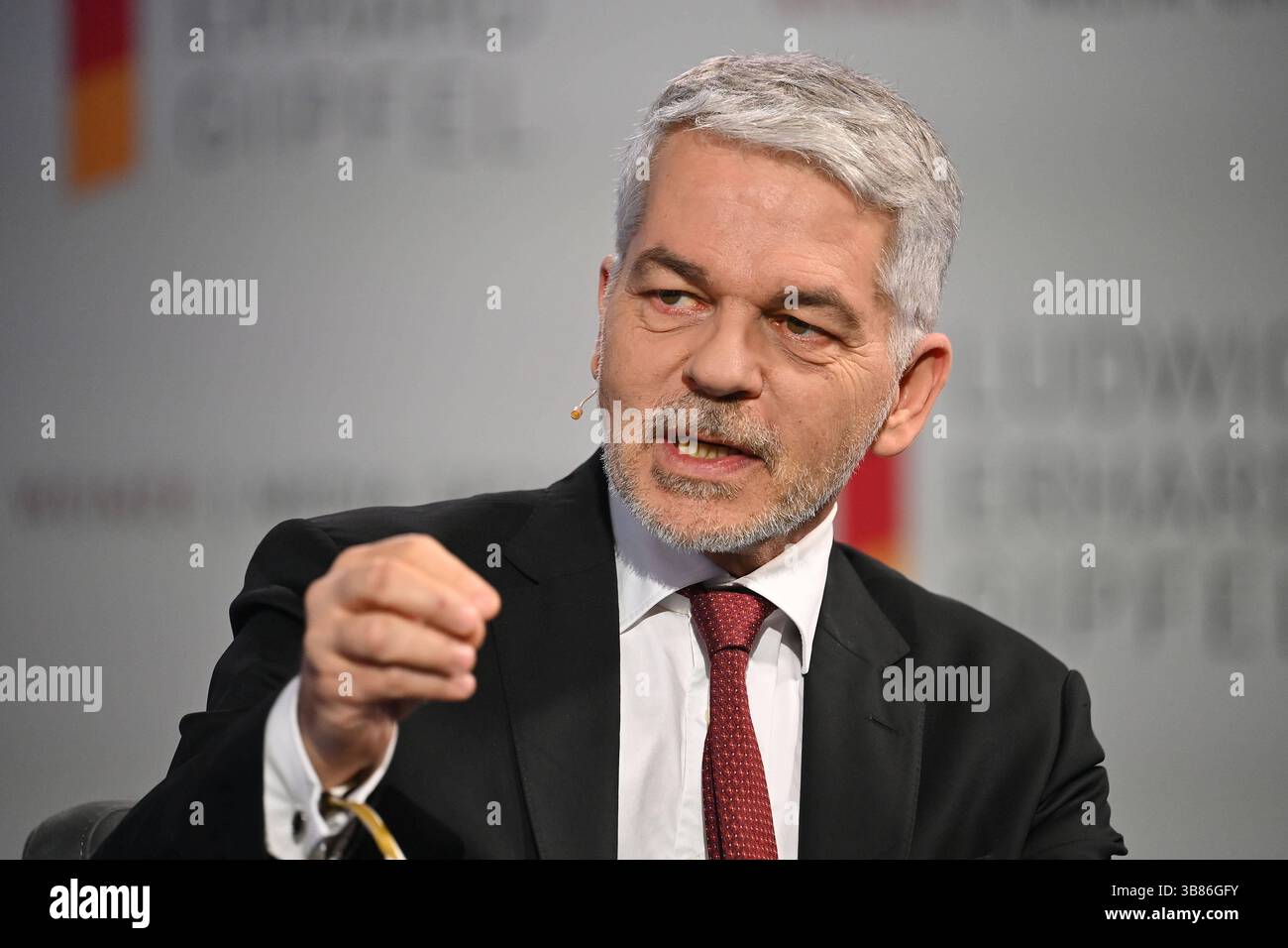 Prof.Dr. Carlo MASALA Professor fuer Internationale Politik an der ...