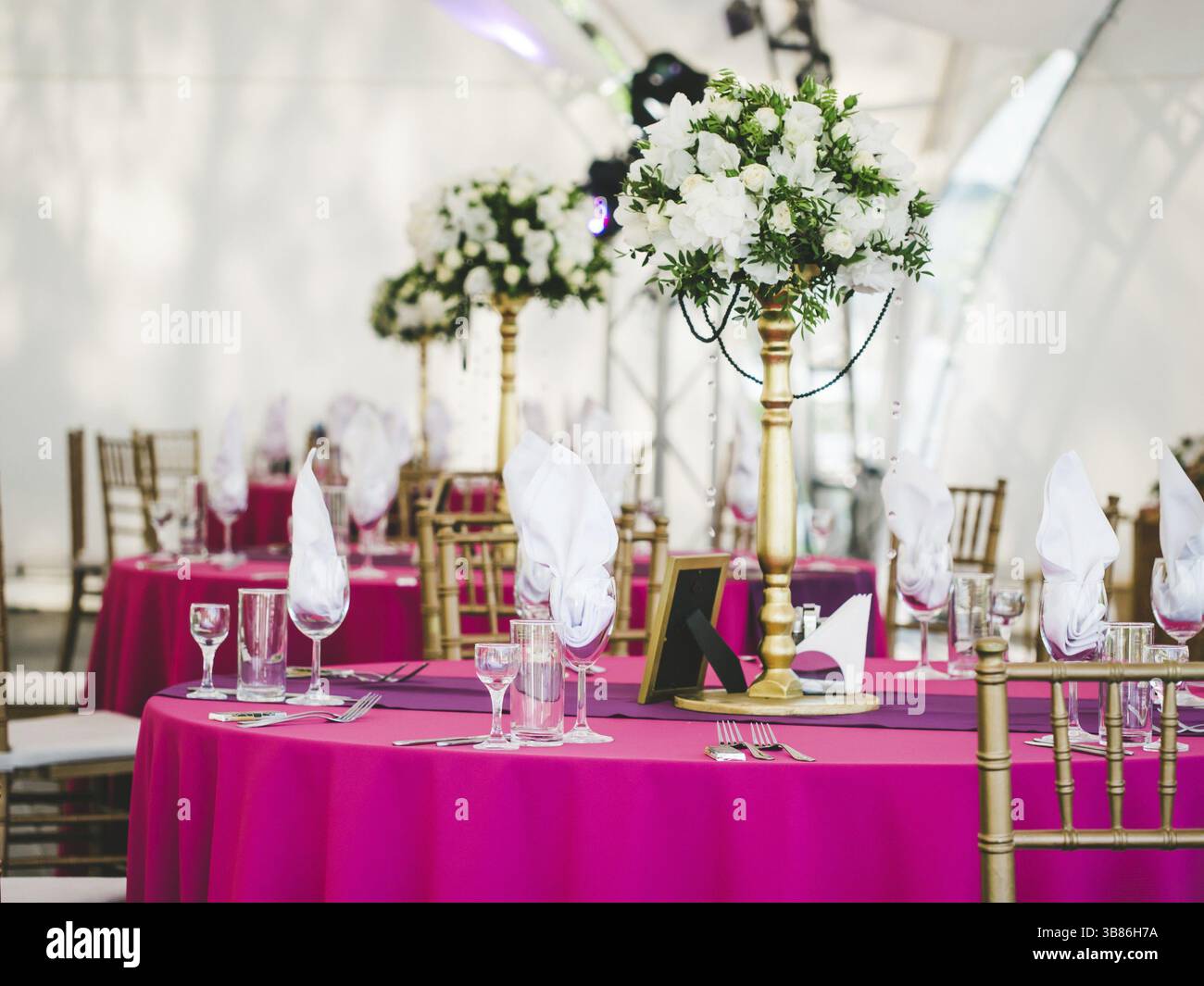 Beautiful shot dinner tables hi-res stock photography and images - Alamy