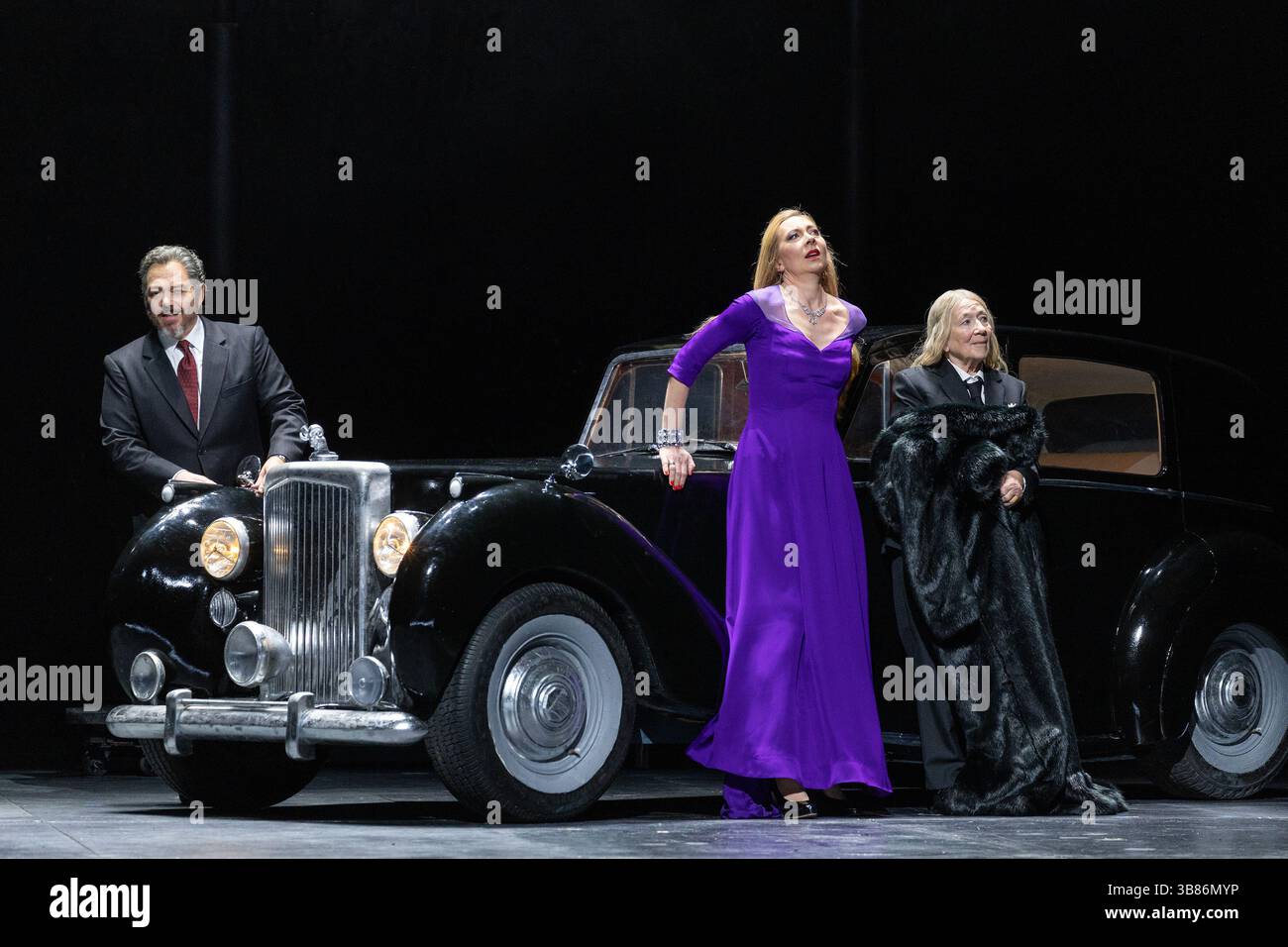 l-r: Christopher Maltman (Wotan), Marina Prudenskaya (Fricka), Illona ...