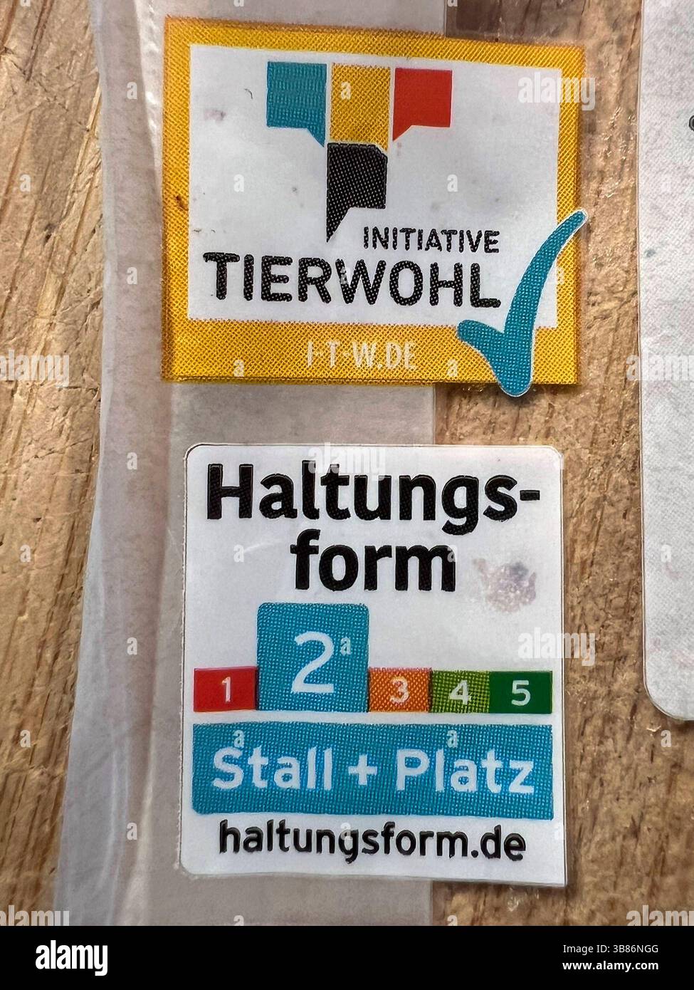 Tierwohl Label auf einer Folie Packung Aldi Delikatess Fleisch ...