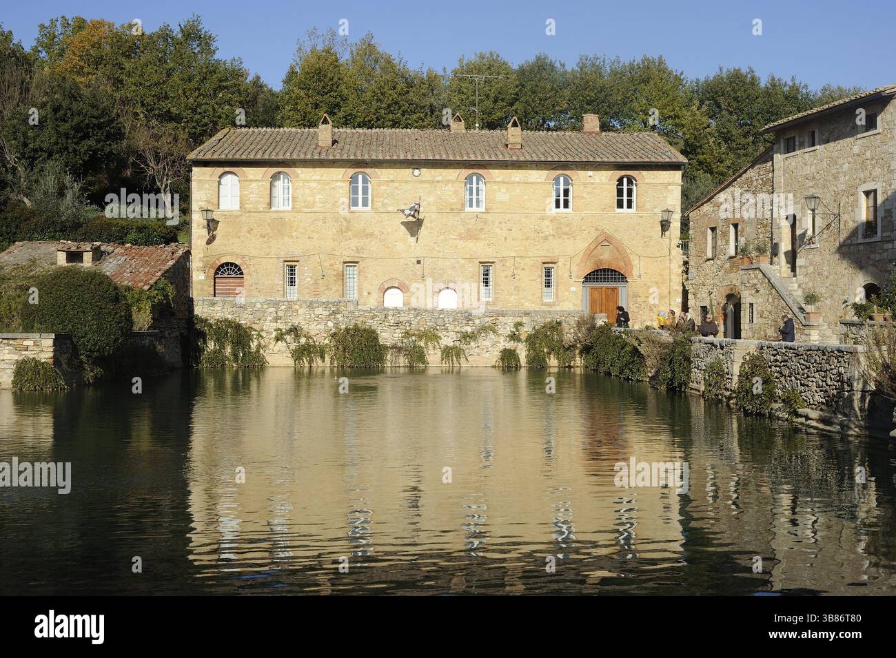 Old thermal baths in the medieval village Bagno Vignoni, Tuscany, Italy ...