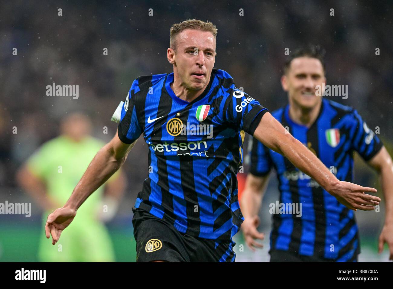 Milano, Italy. 06th May, 2025. Davide Frattesi (16) of Inter scores for ...