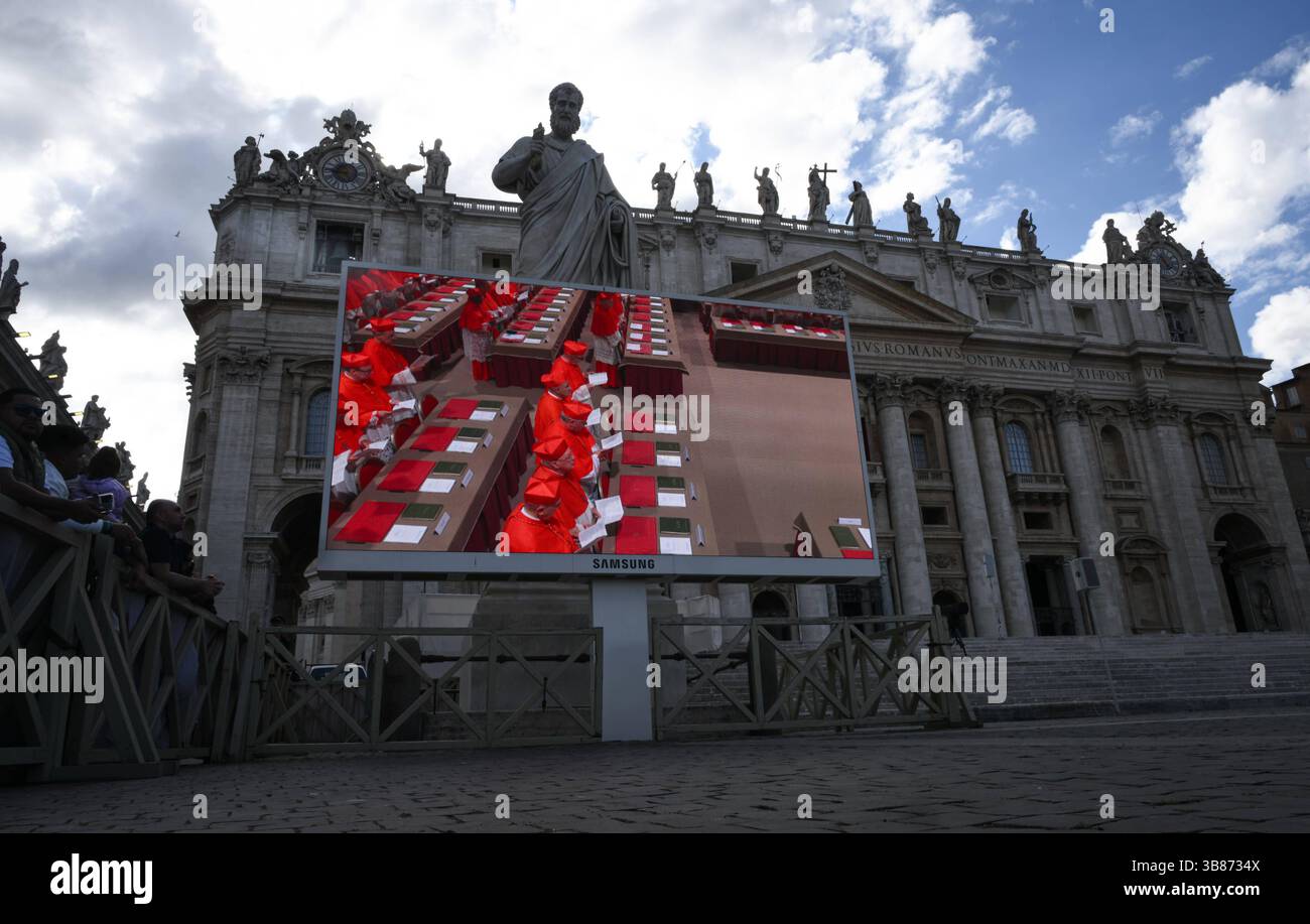 Rom, Vatikan 07.05.2025 Papstwahl / Konklave beginnt mit dem Einzug der 133. Kardinaele in die ...