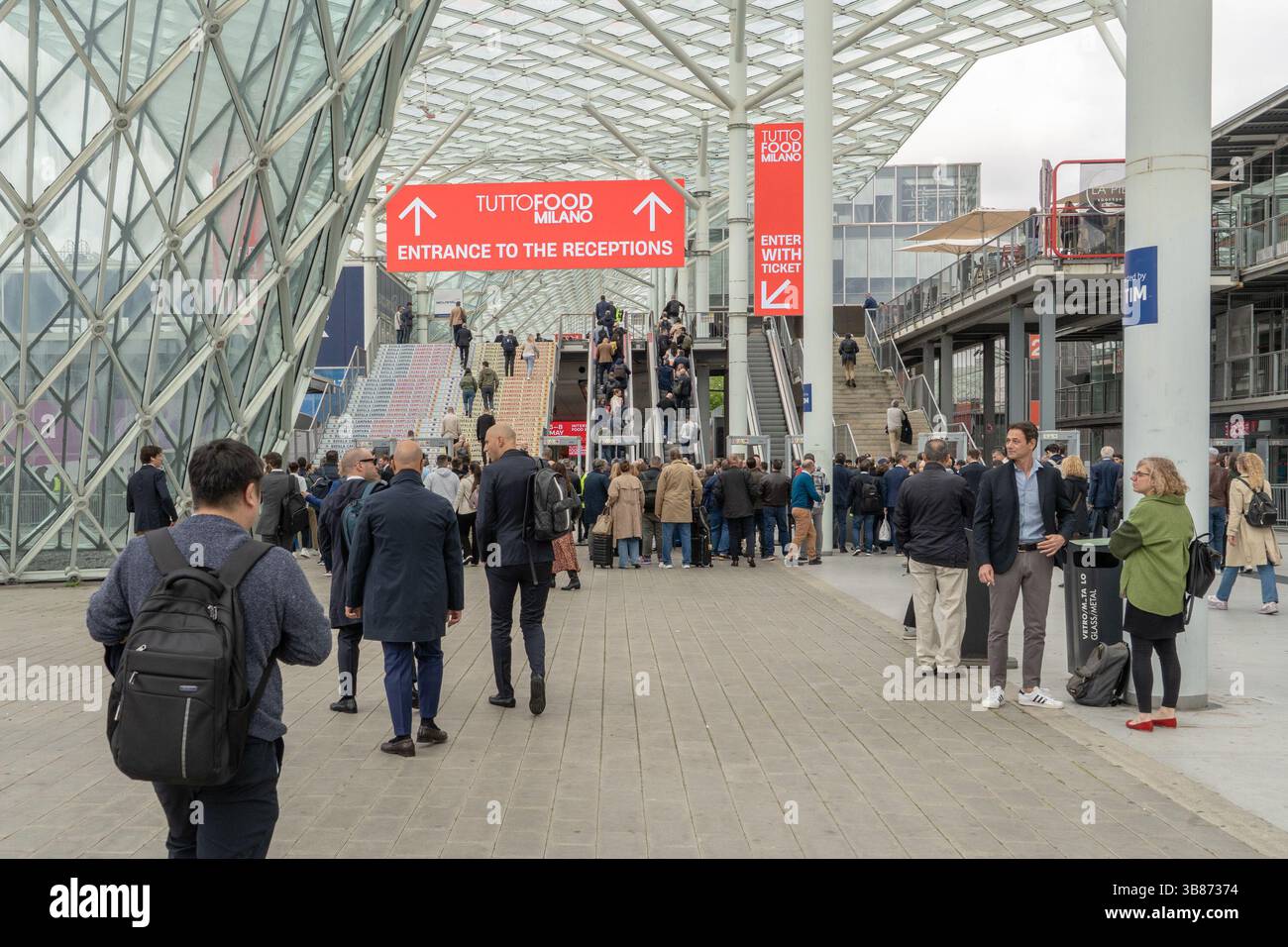 Rho, Rho. 07th May, 2025. RHO (MILAN) - Thousands of people visiting ...