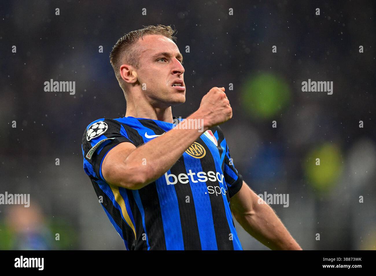 Milano, Italy. 06th May, 2025. Davide Frattesi (16) of Inter scores for ...