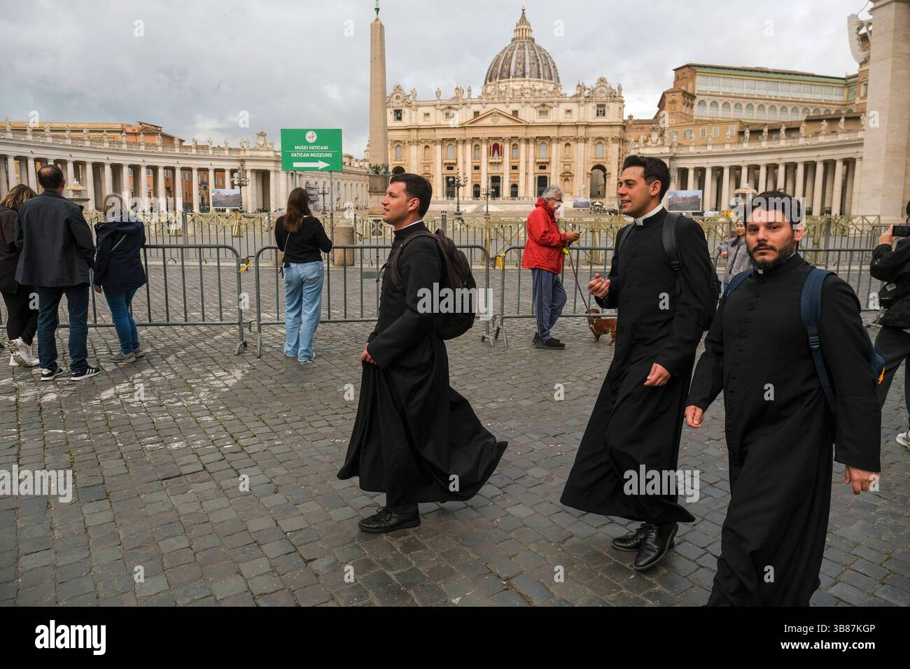 VATICAN POPE VOTE CONCLAVE pilgrims in St. Peter s Square on the first ...