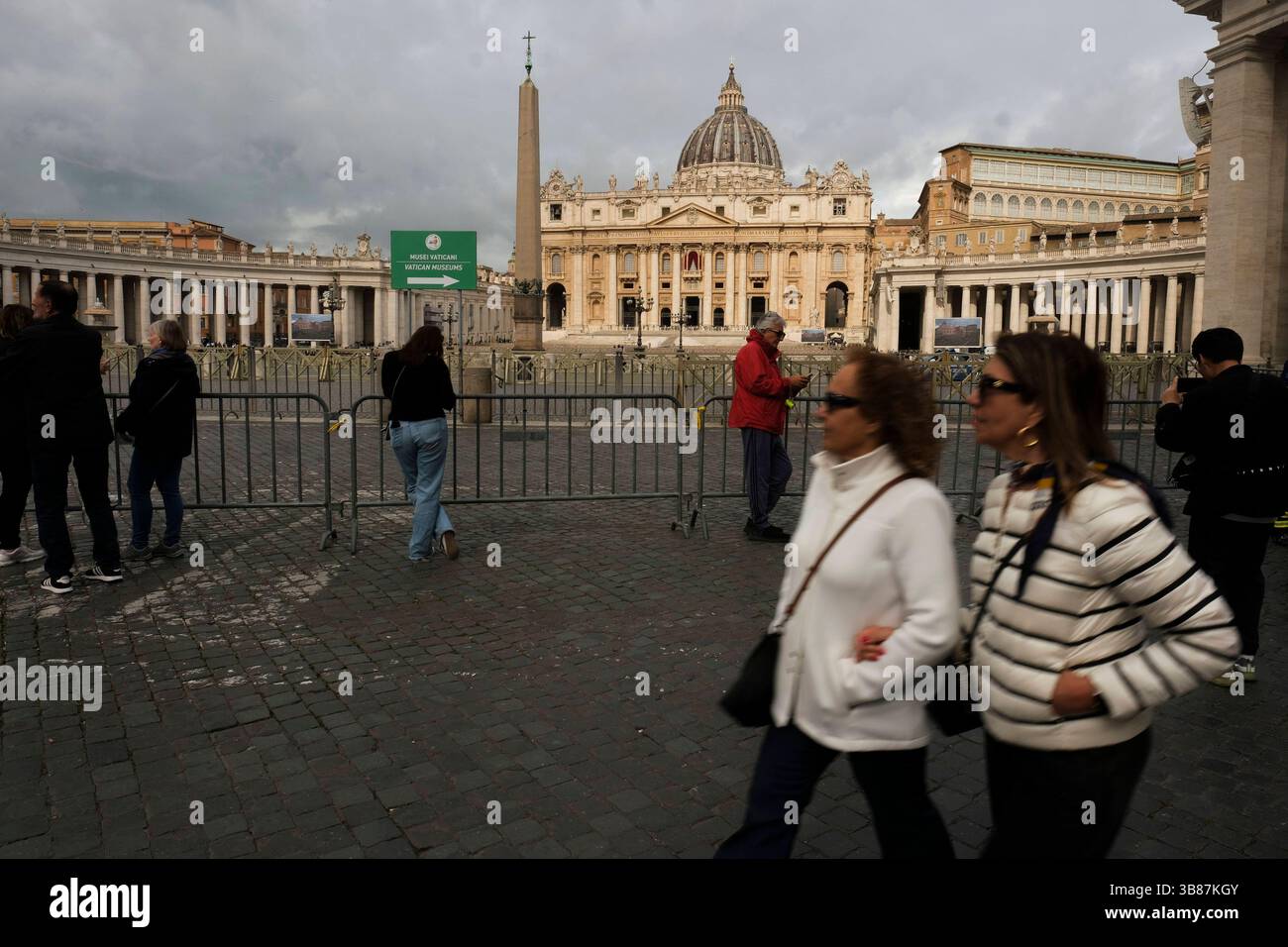 VATICAN POPE VOTE CONCLAVE pilgrims in St. Peter s Square on the first ...