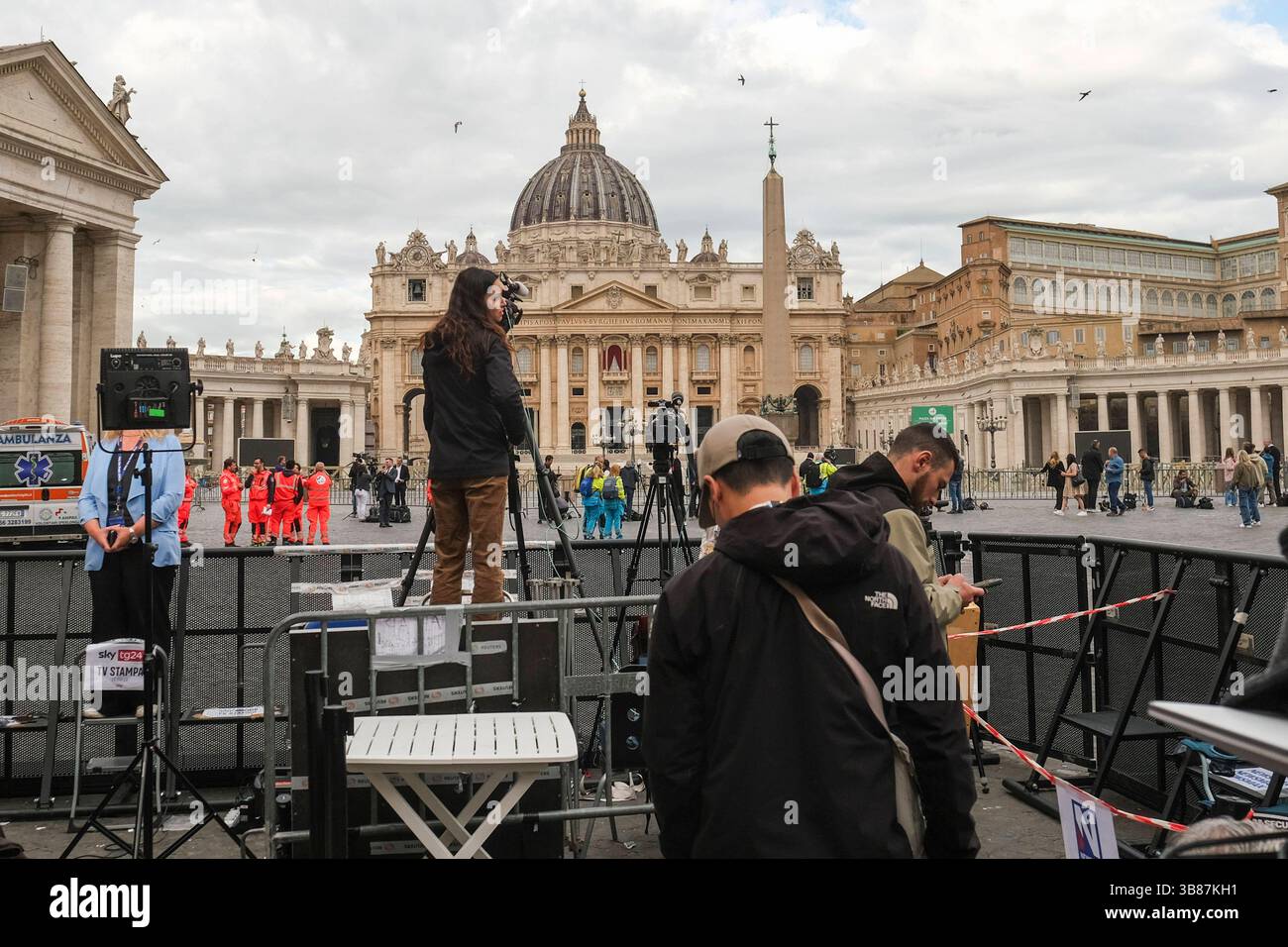 VATICAN POPE VOTE CONCLAVE the world s media connected in St. Peter s ...