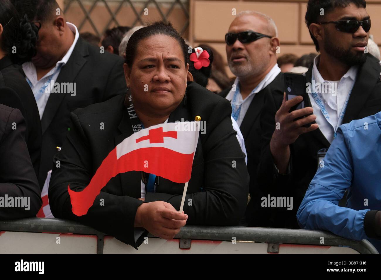 VATICAN POPE VOTE CONCLAVE people lining up to enter st. peter s square ...