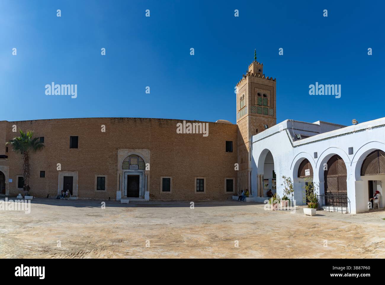 Zawiya and mosque hi-res stock photography and images - Alamy