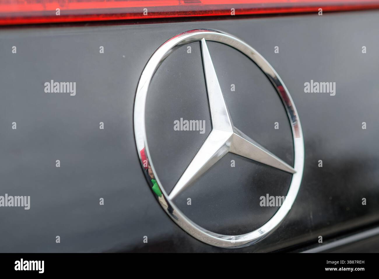 Metallic Mercedes-Benz logo on the rear of the vehicle Stock Photo - Alamy