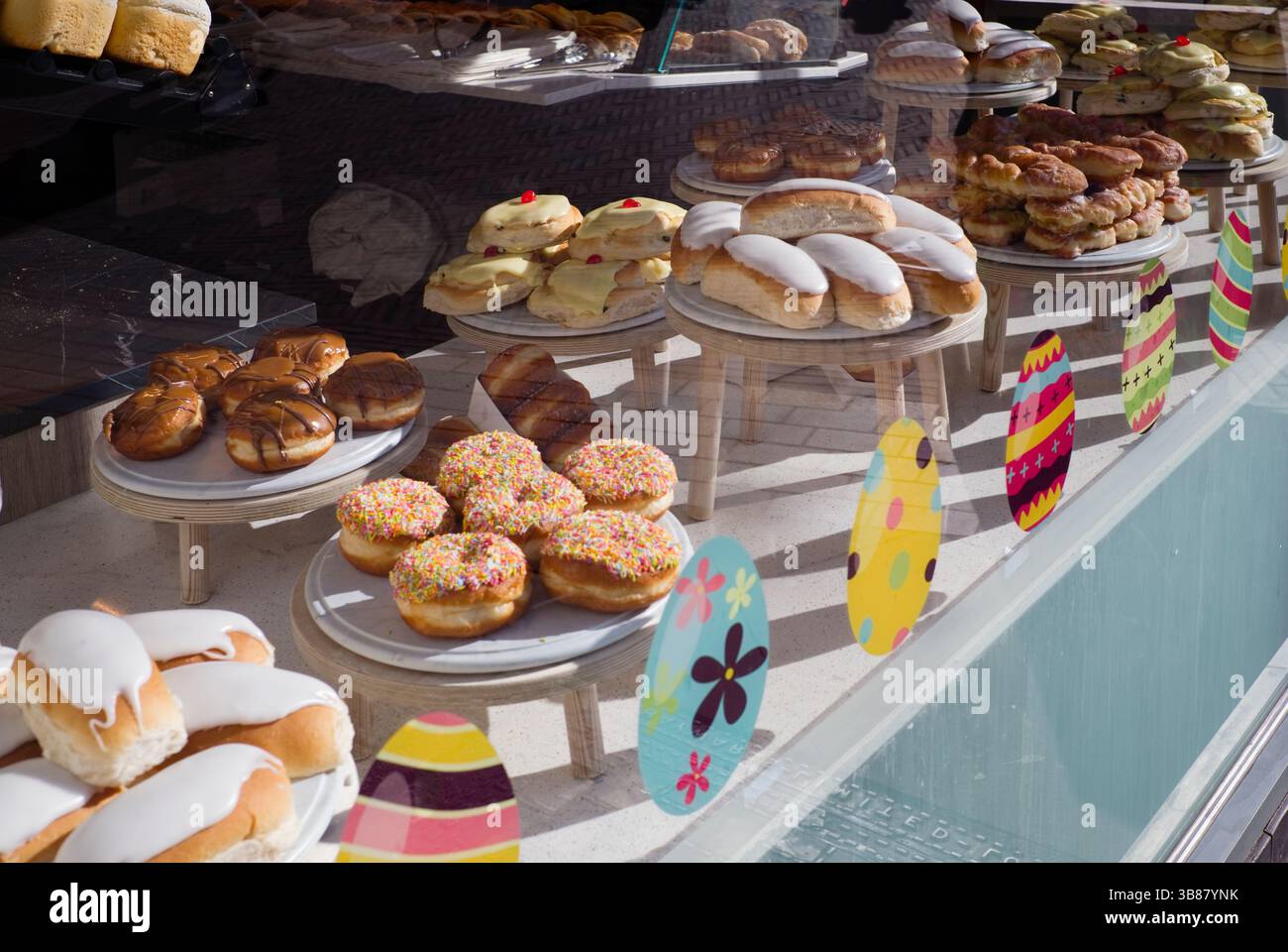 Bakery window display hi-res stock photography and images - Alamy
