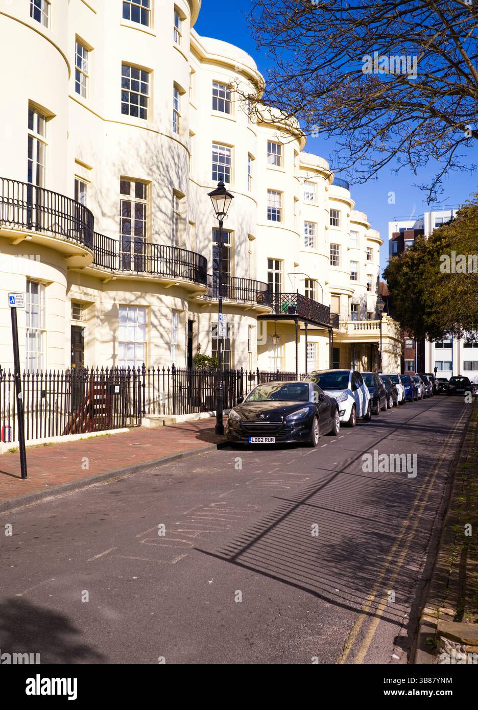 Grade ii listed terrace houses hi-res stock photography and images - Alamy