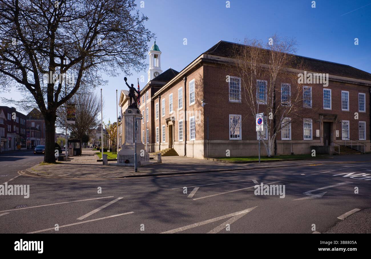 Worthing council offices and war memorial Stock Photo - Alamy