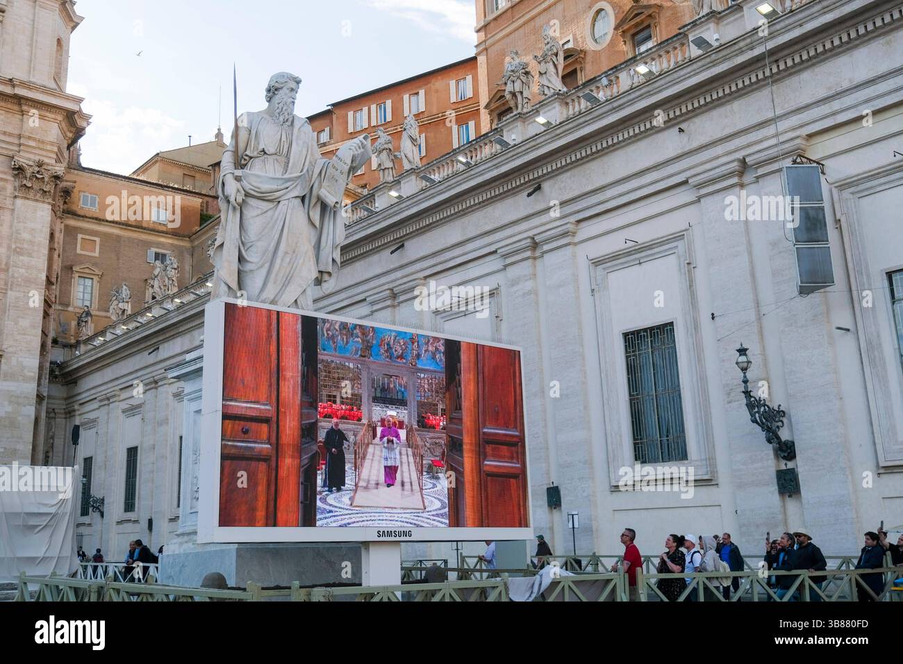 News - Il Conclave The door of the Conclave is closed by the Master of ...