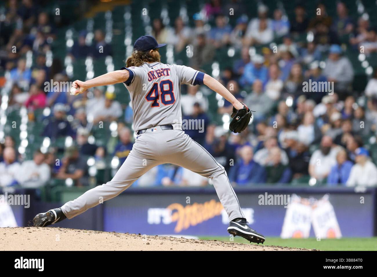 MILWAUKEE, WI - MAY 06: Houston Astros pitcher Steven Okert (48 ...
