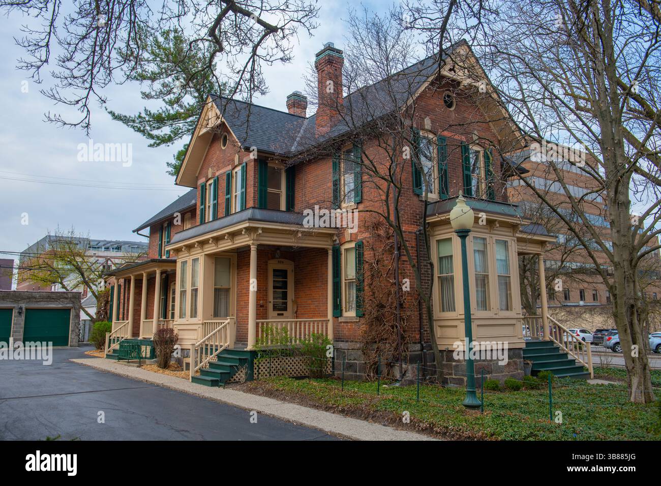 Historic residential buildings on E Washington Street at State Street ...