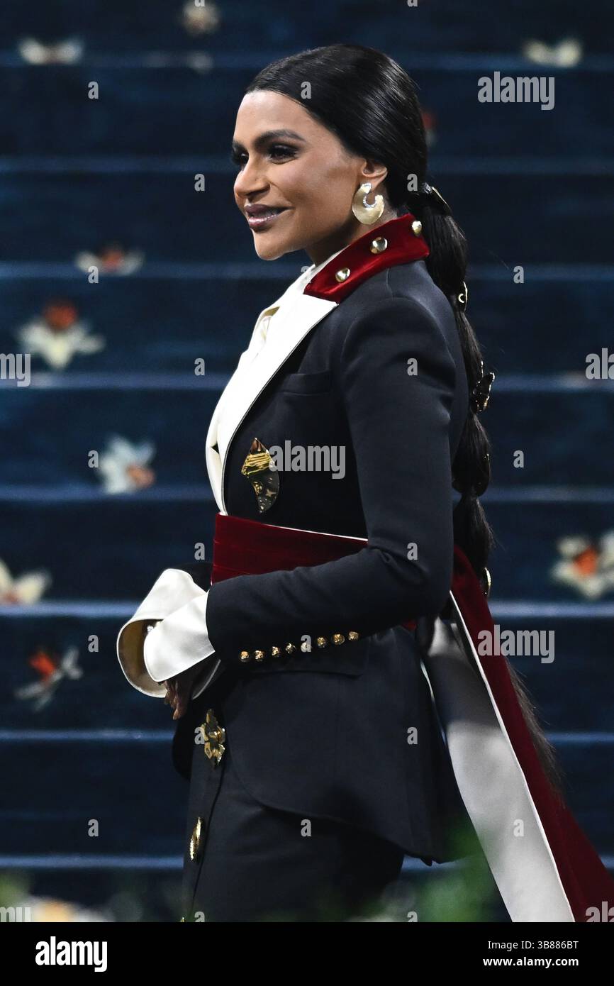 Mindy kaling red carpet event hi-res stock photography and images - Alamy