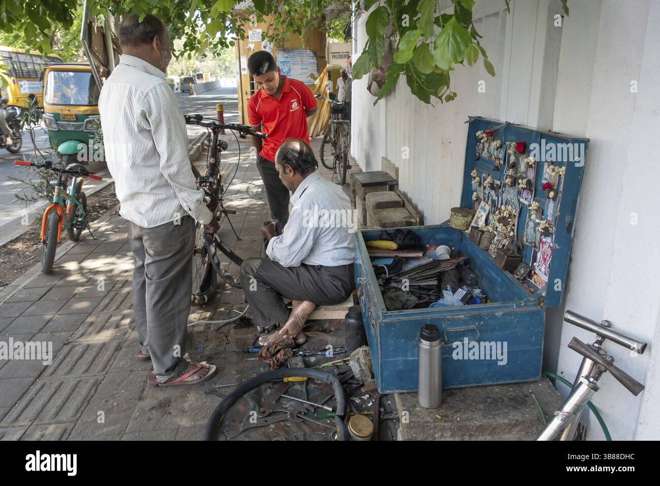 Bicycle repair mechanic on pavement in Bangalore, Karnataka, India ...