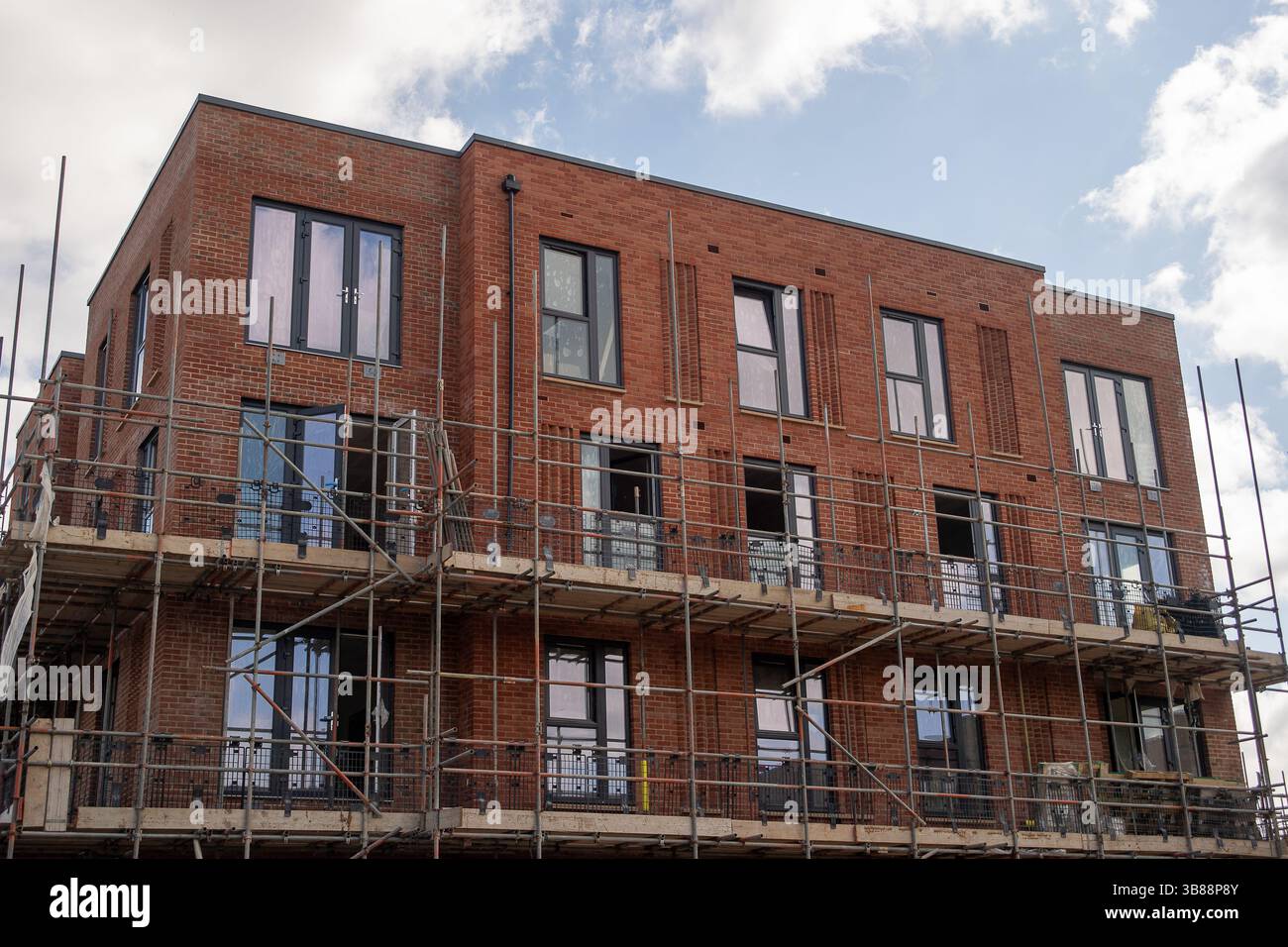 Slough, UK. 7th May, 2025. Bellway Homes are building a new development ...