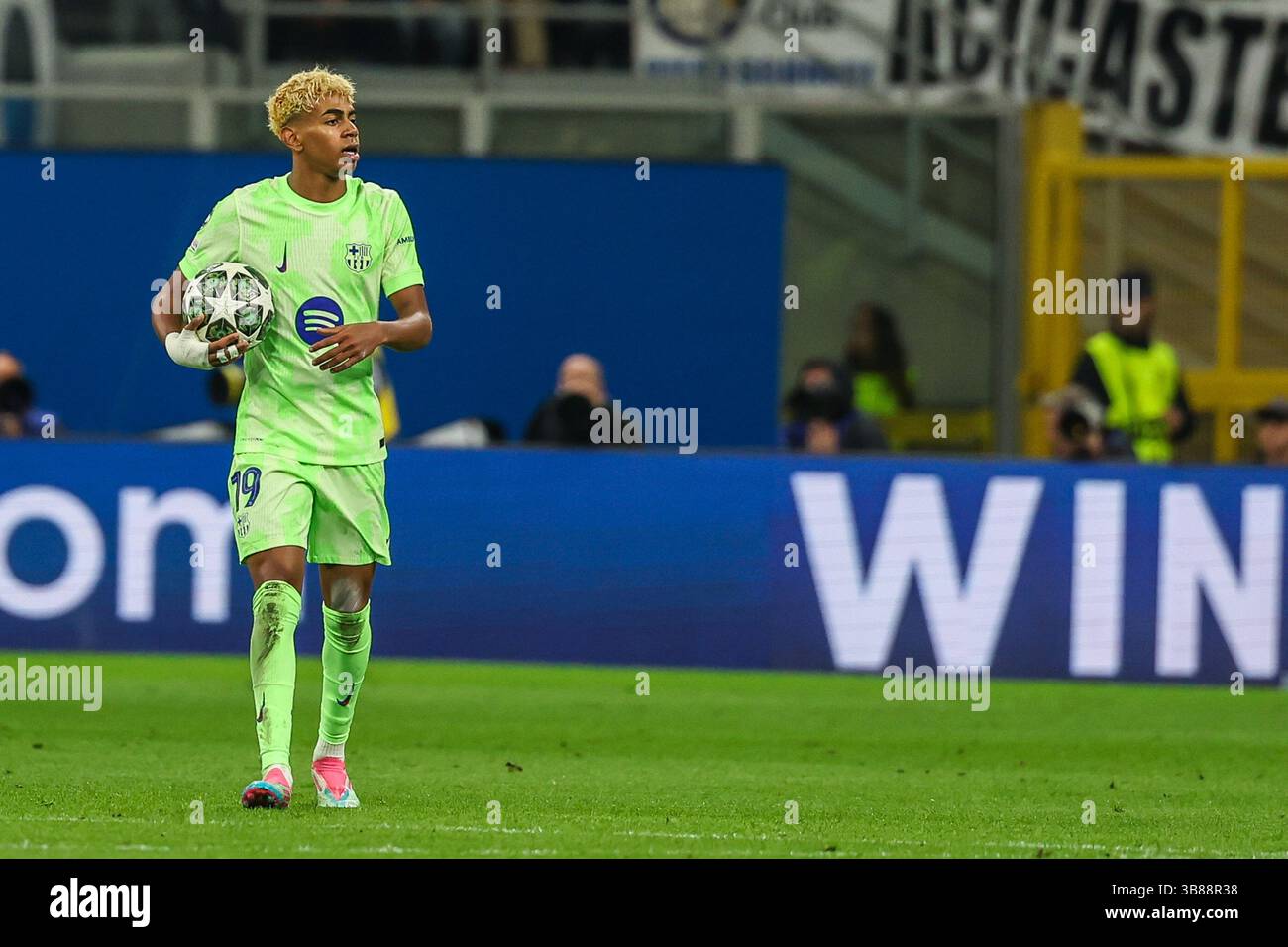 Lamine yamal 2025 hi-res stock photography and images - Alamy