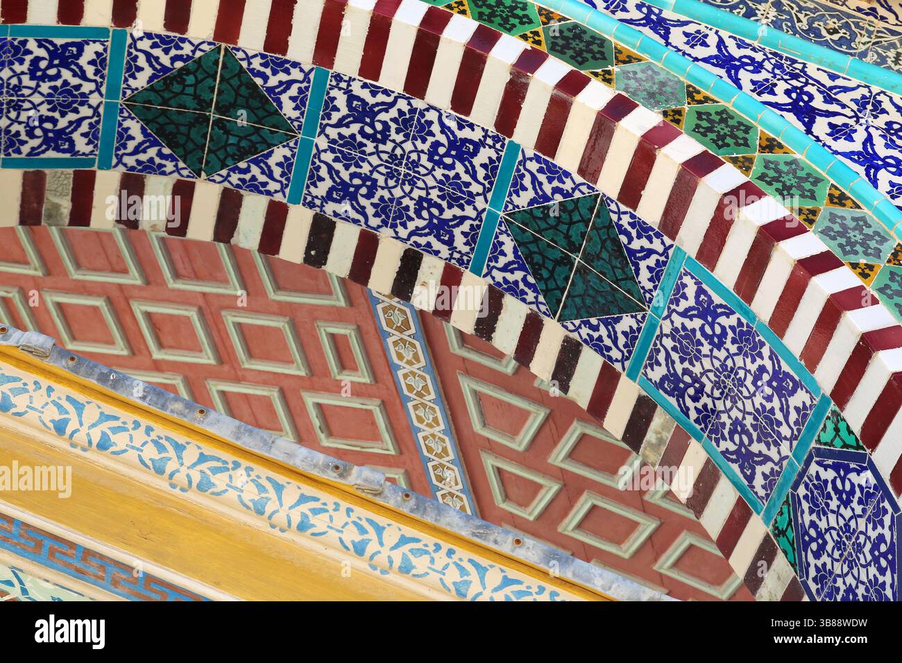 Islamic geometry hi-res stock photography and images - Alamy