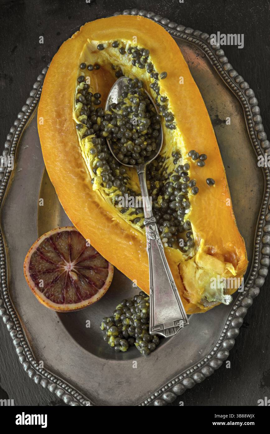 Cut ripe papaya seeds hi-res stock photography and images - Alamy