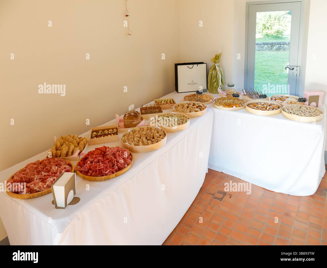 Elegant appetizer table for wedding 60 photos - Astyledwedding.com