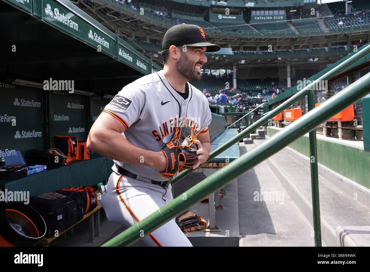San Francisco Giants starting pitcher Robbie Ray walks onto the field ...