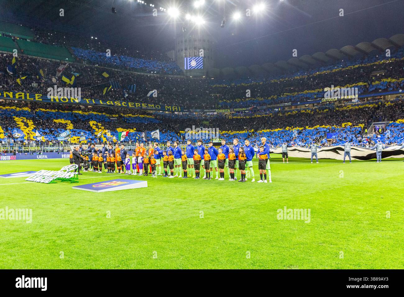 teams on the pitch during semi-finals 2nd leg match Fc Internazionale ...